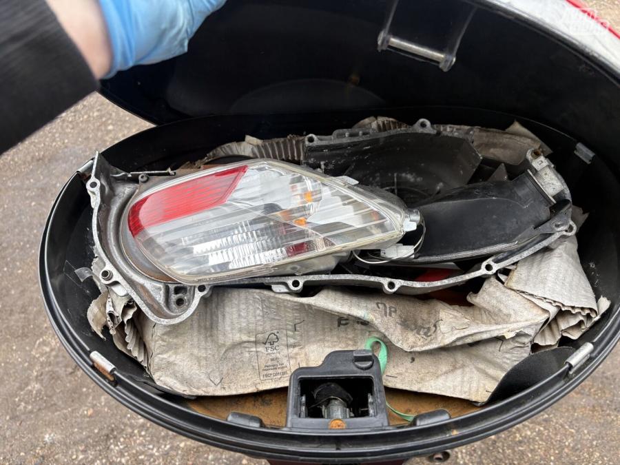 Piaggio MP3 2007 Kelmė, ar dzinēja tilpumu 0.13 L un nobraukumu 33 tūkst. km par 465 €, foto 12 vietnē AUTOMOTO.COM.LV