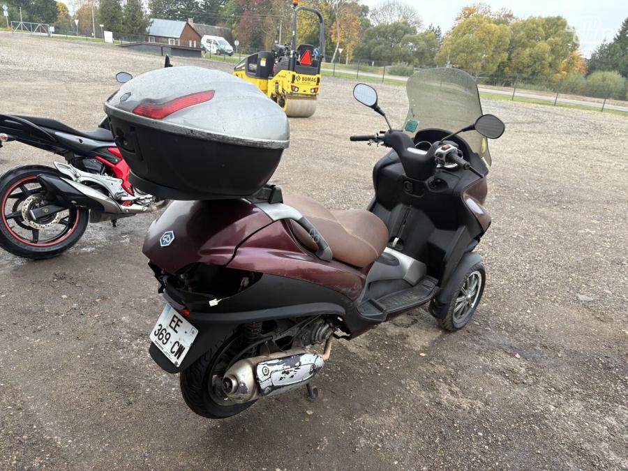 Piaggio MP3 2007 Kelmė, ar dzinēja tilpumu 0.13 L un nobraukumu 33 tūkst. km par 465 €, foto 4 vietnē AUTOMOTO.COM.LV