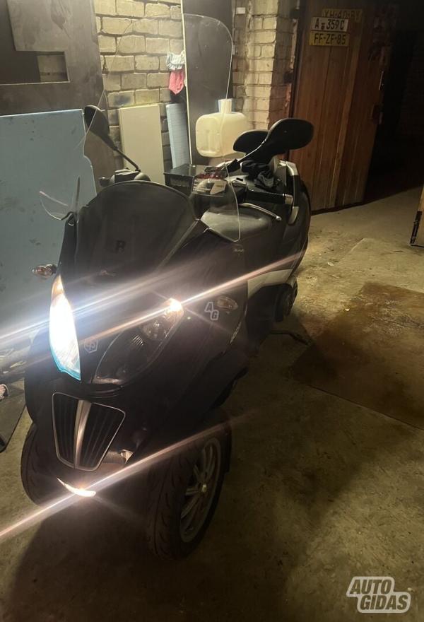 Piaggio MP3 2008 Kauņa, ar dzinēja tilpumu 0.40 L un nobraukumu 61 tūkst. km par 1800 €, foto 1 vietnē AUTOMOTO.COM.LV