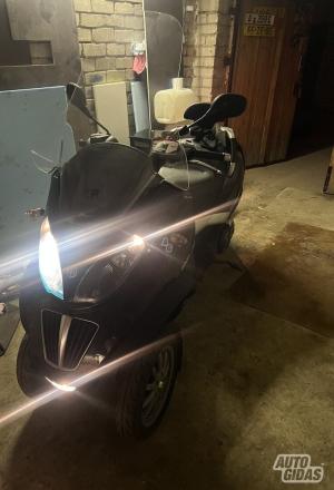 Piaggio MP3 2008 Kauņa, ar dzinēja tilpumu 0.40 L un nobraukumu 61 tūkst. km par 1800 €, foto  vietnē AUTOMOTO.COM.LV
