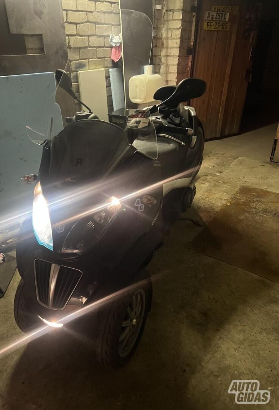Piaggio MP3 2008 Kauņa, ar dzinēja tilpumu 0.40 L un nobraukumu 61 tūkst. km par 1800 €, foto 1 vietnē AUTOMOTO.COM.LV