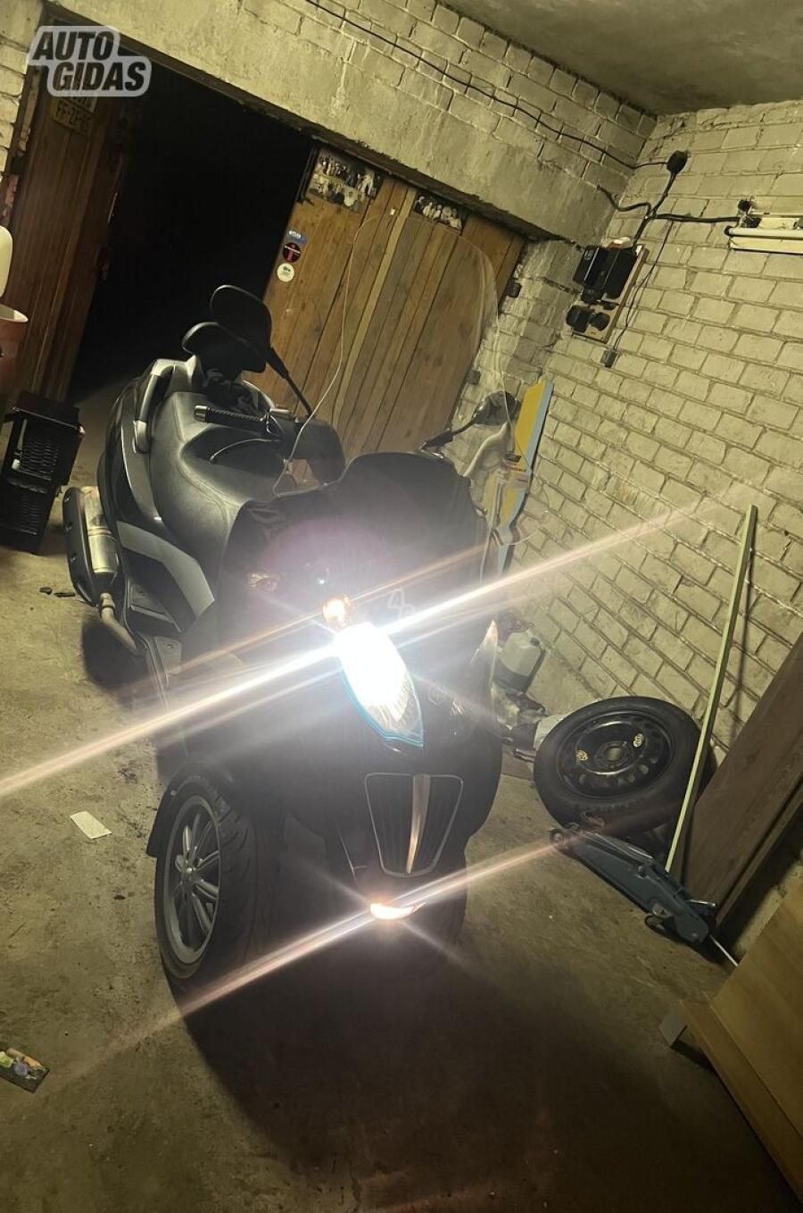 Piaggio MP3 2008 Kauņa, ar dzinēja tilpumu 0.40 L un nobraukumu 61 tūkst. km par 1800 €, foto 3 vietnē AUTOMOTO.COM.LV
