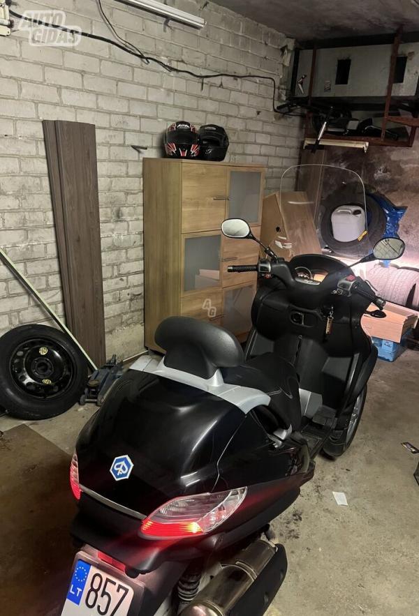 Piaggio MP3 2008 Kauņa, ar dzinēja tilpumu 0.40 L un nobraukumu 61 tūkst. km par 1800 €, foto 3 vietnē AUTOMOTO.COM.LV
