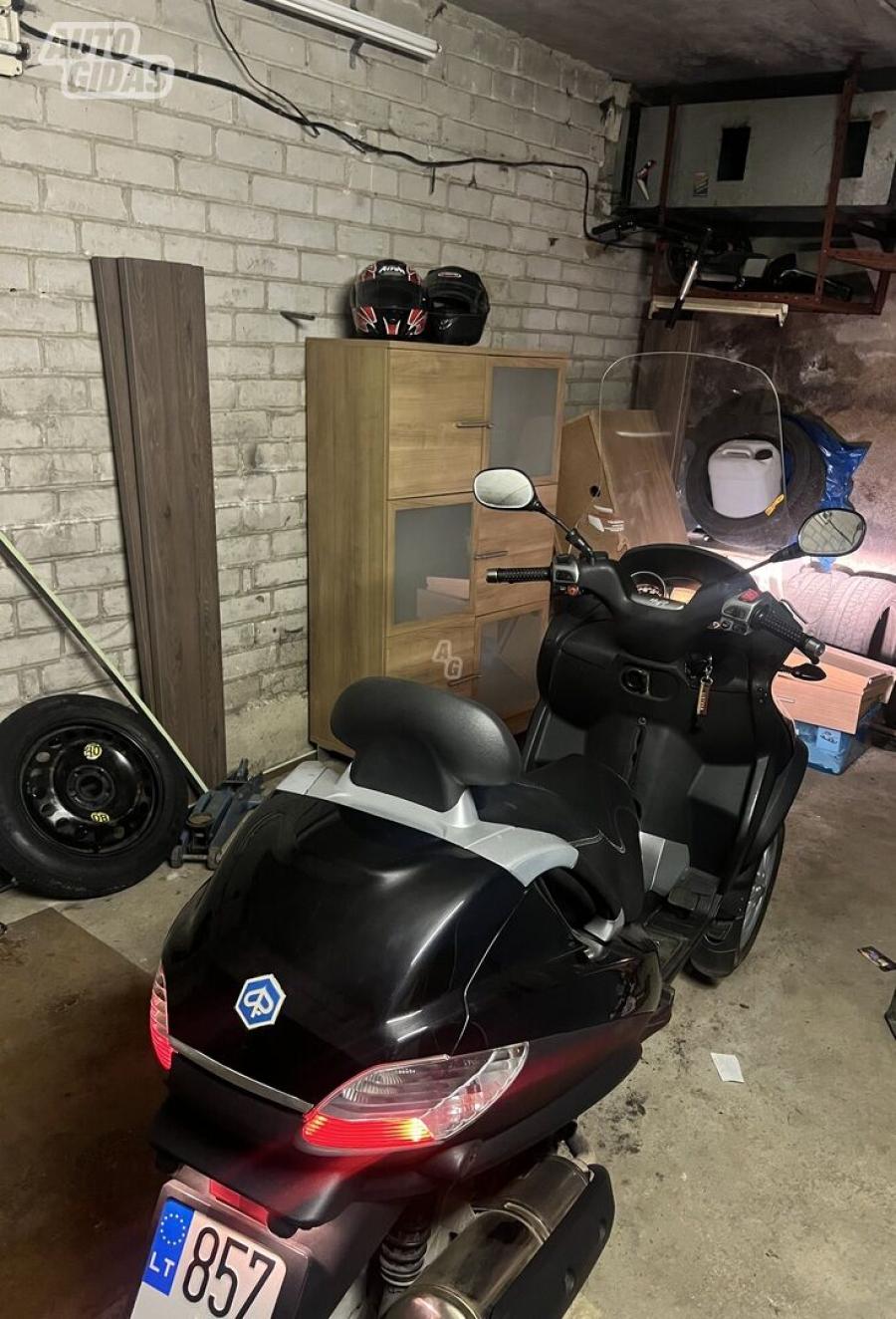 Piaggio MP3 2008 Kauņa, ar dzinēja tilpumu 0.40 L un nobraukumu 61 tūkst. km par 1800 €, foto 4 vietnē AUTOMOTO.COM.LV