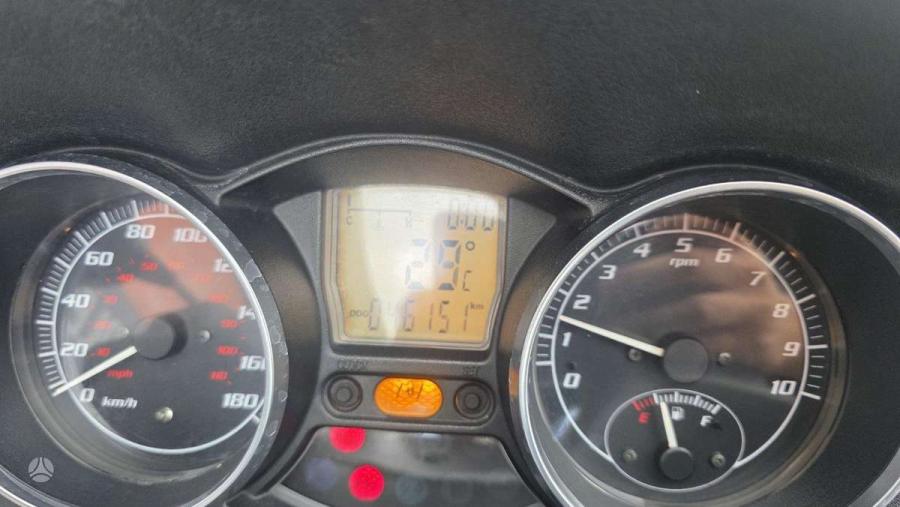 Piaggio MP3 2008 in Panevezys, with an engine capacity of 0.40 L and mileage of 46 thousand km for 1850 €, photo 7 on AUTOMOTO.COM.LV