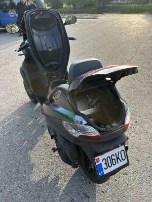 Piaggio MP3 2009 в Каунас, объемом двигателя 0.40 л и пробегом 49 тыс. км за 1800 €, фото 9 на AUTOMOTO.COM.LV