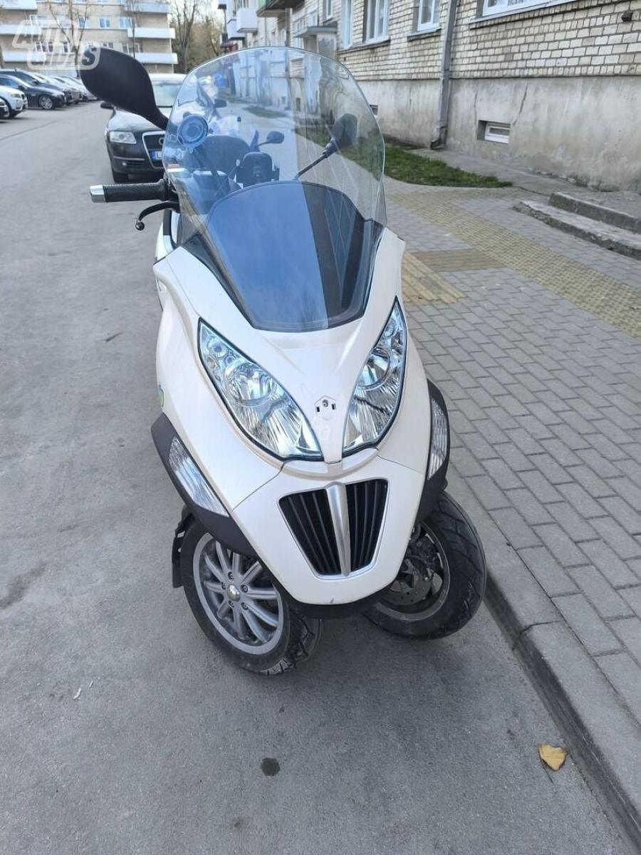 Piaggio MP3 2010 Šauļi, ar dzinēja tilpumu 0.13 L un nobraukumu 5 tūkst. km par 1050 €, foto 1 vietnē AUTOMOTO.COM.LV