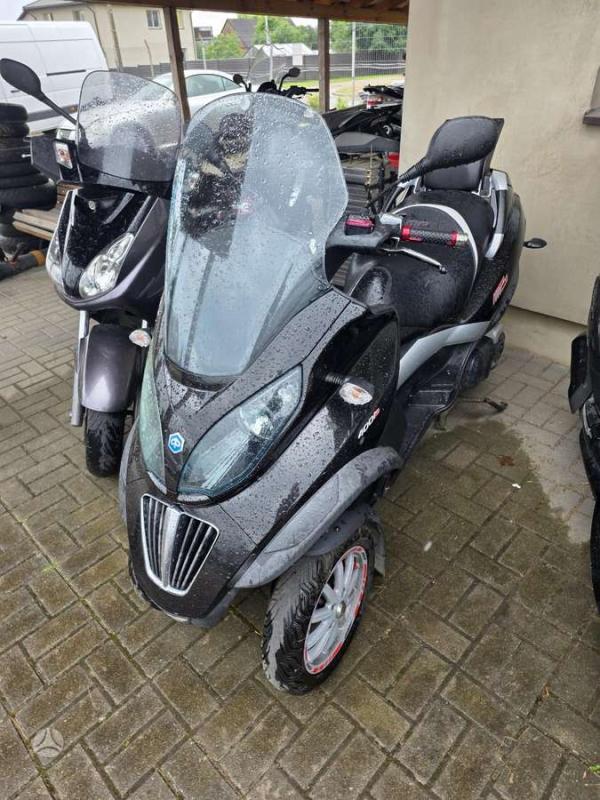 Piaggio MP3 2010 Tauragė, ar dzinēja tilpumu 0.40 L un nobraukumu 25 tūkst. km par 1999 €, foto 1 vietnē AUTOMOTO.COM.LV