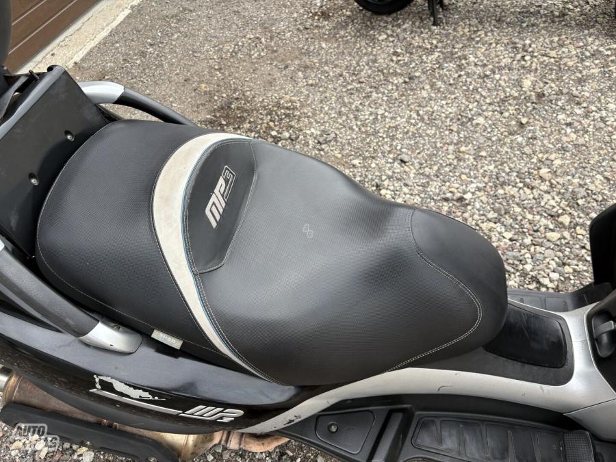 Piaggio MP3 2010 Kelmė, ar dzinēja tilpumu 0.40 L un nobraukumu 37 tūkst. km par 1030 €, foto 13 vietnē AUTOMOTO.COM.LV