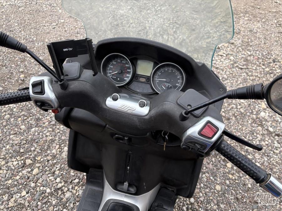 Piaggio MP3 2010 Kelmė, ar dzinēja tilpumu 0.40 L un nobraukumu 37 tūkst. km par 1030 €, foto 15 vietnē AUTOMOTO.COM.LV