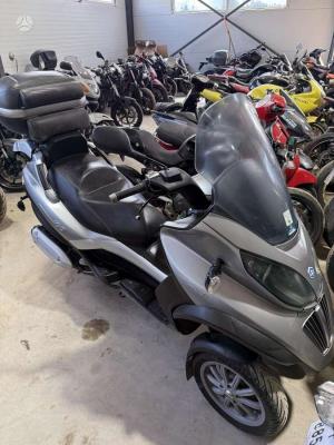 Piaggio MP3 2010 Tauragė, ar dzinēja tilpumu 0.25 L un nobraukumu 18 tūkst. km par 1250 €, foto  vietnē AUTOMOTO.COM.LV