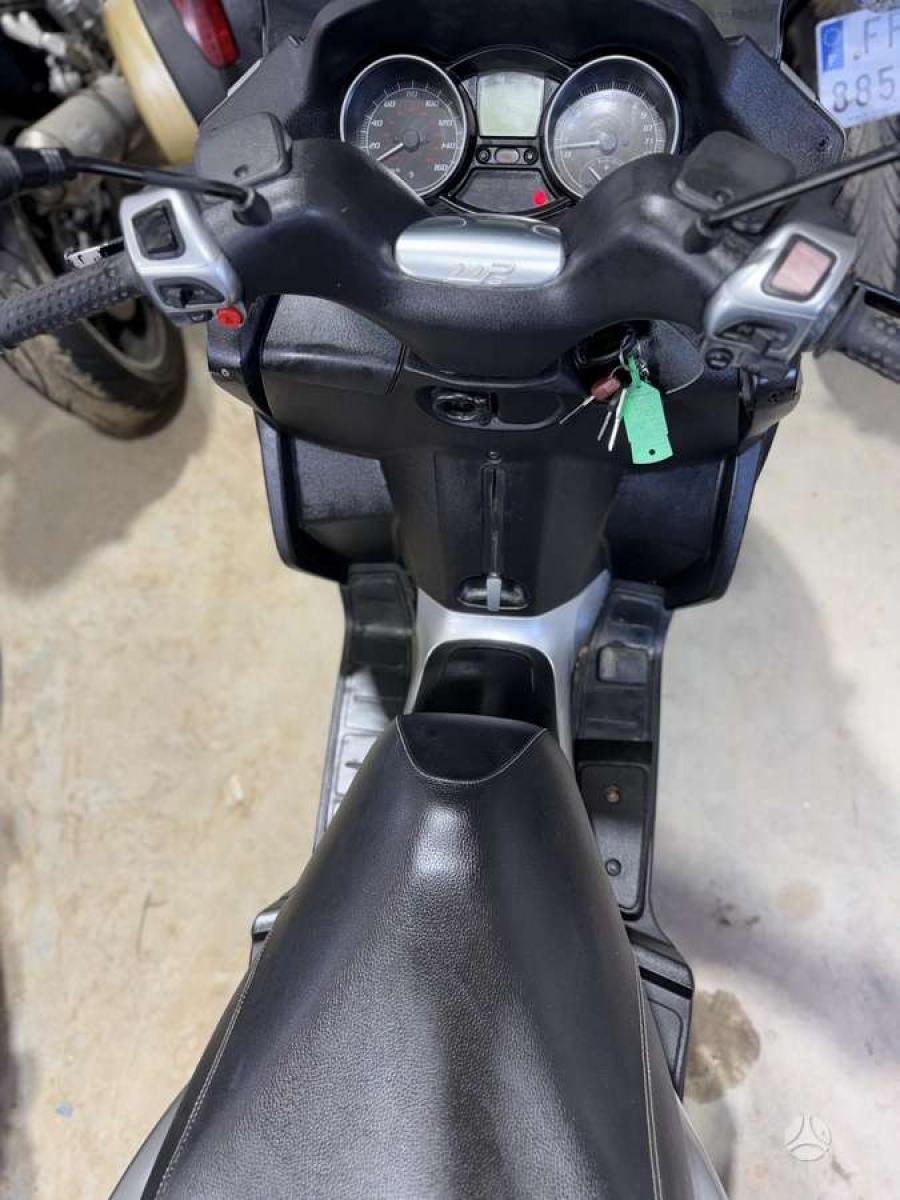 Piaggio MP3 2010 Tauragė, ar dzinēja tilpumu 0.25 L un nobraukumu 18 tūkst. km par 1250 €, foto 4 vietnē AUTOMOTO.COM.LV