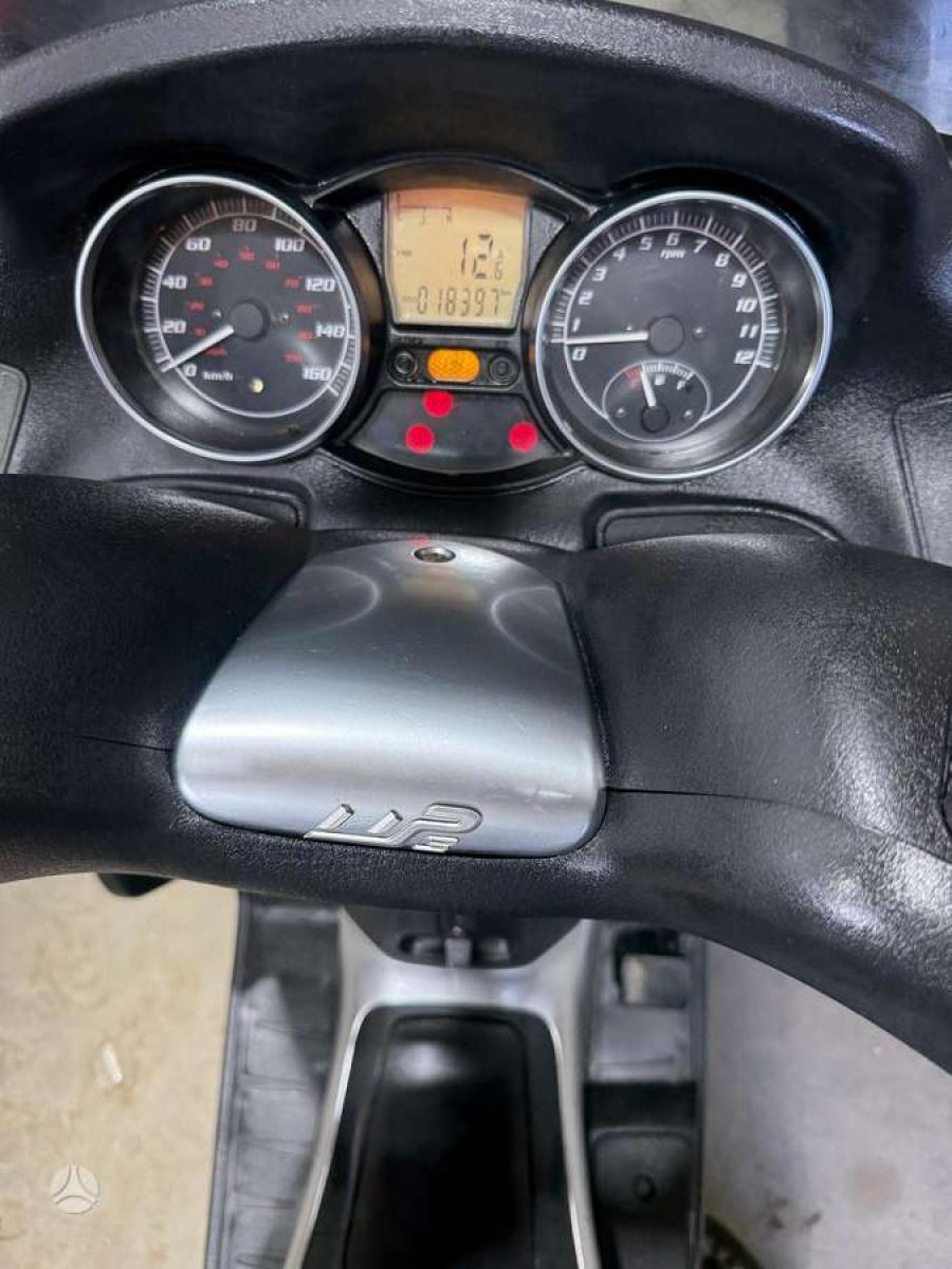 Piaggio MP3 2010 Tauragė, ar dzinēja tilpumu 0.25 L un nobraukumu 18 tūkst. km par 1250 €, foto 6 vietnē AUTOMOTO.COM.LV