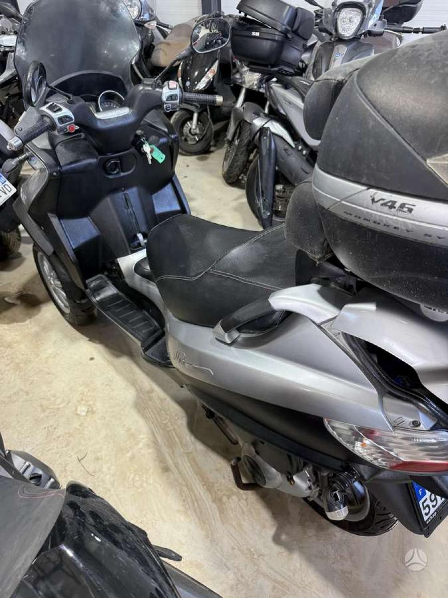 Piaggio MP3 2010 Tauragė, ar dzinēja tilpumu 0.25 L un nobraukumu 18 tūkst. km par 1250 €, foto 7 vietnē AUTOMOTO.COM.LV