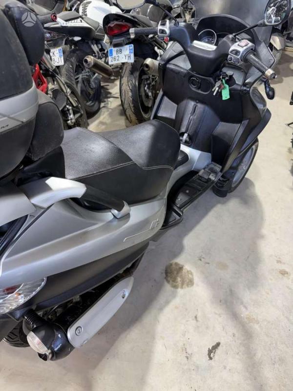 Piaggio MP3 2010 in Taurage, with an engine capacity of 0.25 L and mileage of 18 thousand km for 1250 €, photo 7 on AUTOMOTO.COM.LV