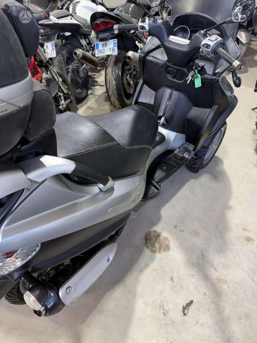 Piaggio MP3 2010 Tauragė, ar dzinēja tilpumu 0.25 L un nobraukumu 18 tūkst. km par 1250 €, foto 8 vietnē AUTOMOTO.COM.LV