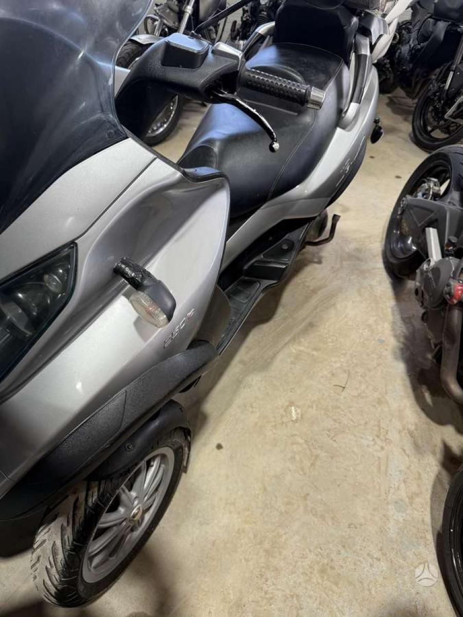 Piaggio MP3 2010 Tauragė, ar dzinēja tilpumu 0.25 L un nobraukumu 18 tūkst. km par 1250 €, foto 9 vietnē AUTOMOTO.COM.LV