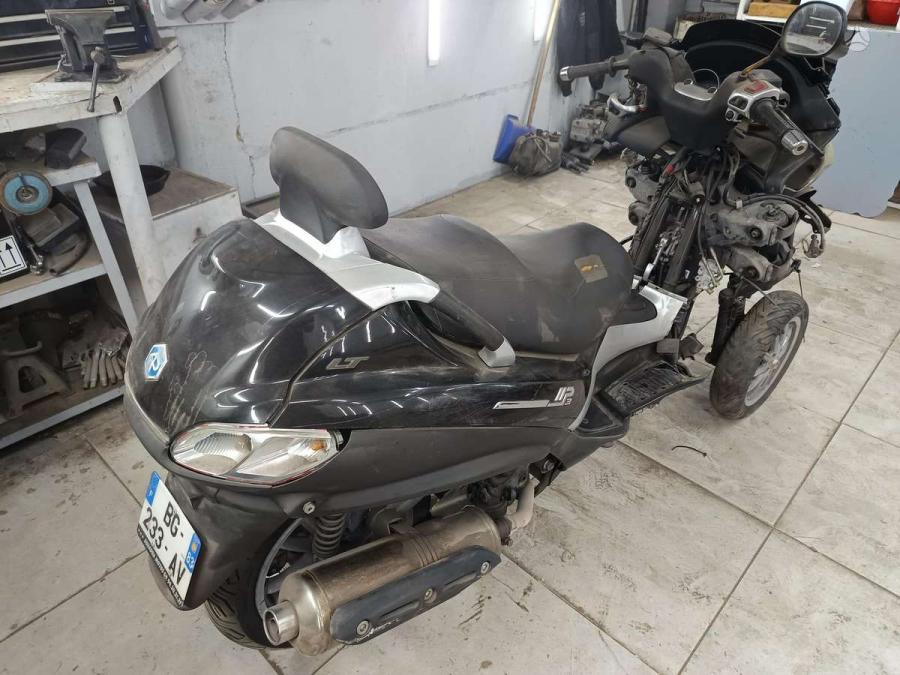 Piaggio MP3 2011 in Vilnius, with an engine capacity of 0.40 L and mileage of 0 thousand km for 500 €, photo 3 on AUTOMOTO.COM.LV