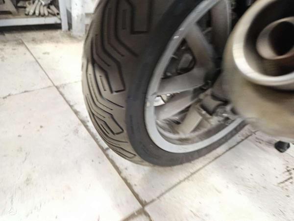 Piaggio MP3 2011 in Vilnius, with an engine capacity of 0.40 L and mileage of 0 thousand km for 500 €, photo 5 on AUTOMOTO.COM.LV