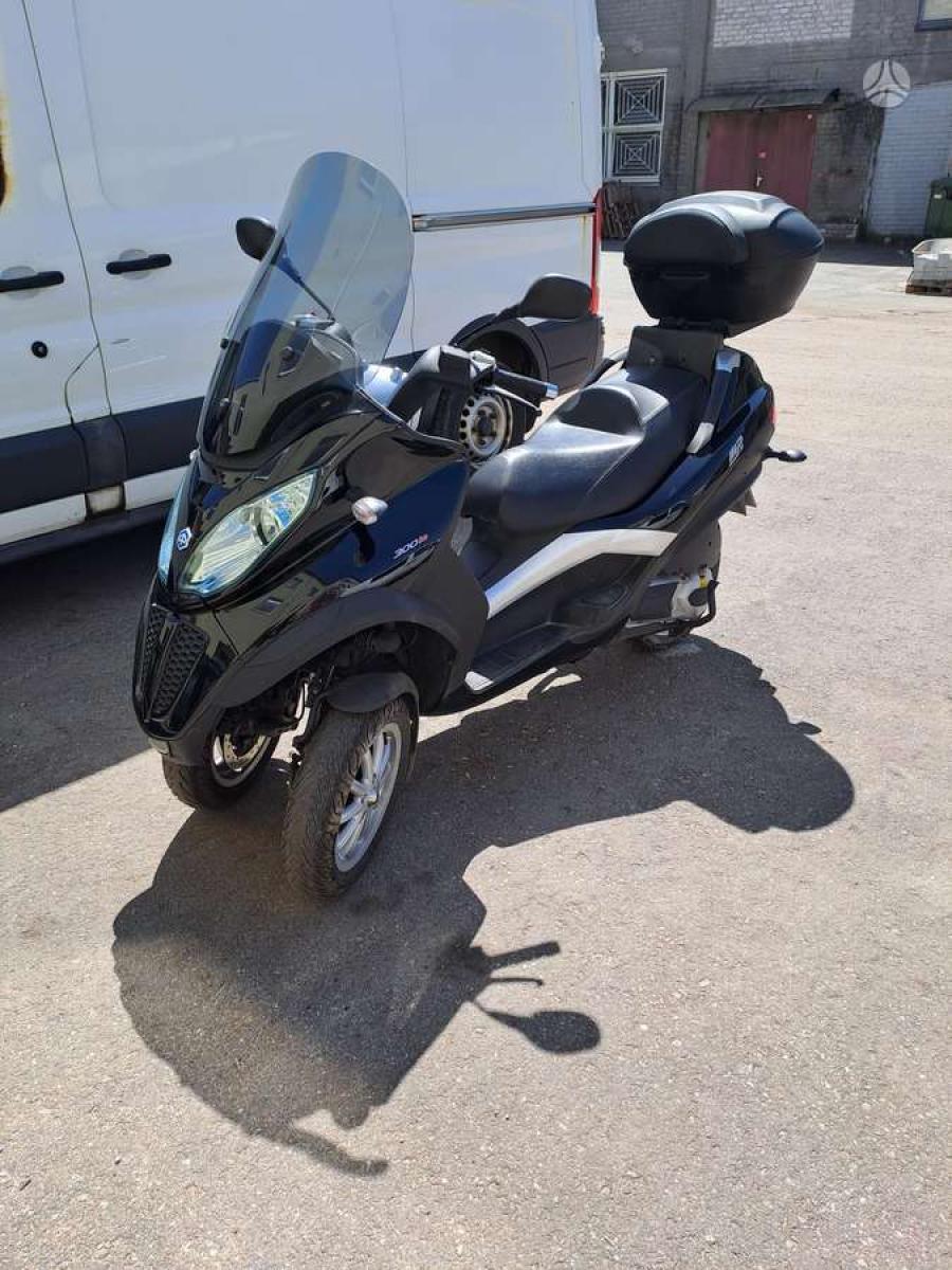 Piaggio MP3 2013 Viļņa, ar dzinēja tilpumu 0.30 L un nobraukumu 25 tūkst. km par 2500 €, foto 1 vietnē AUTOMOTO.COM.LV