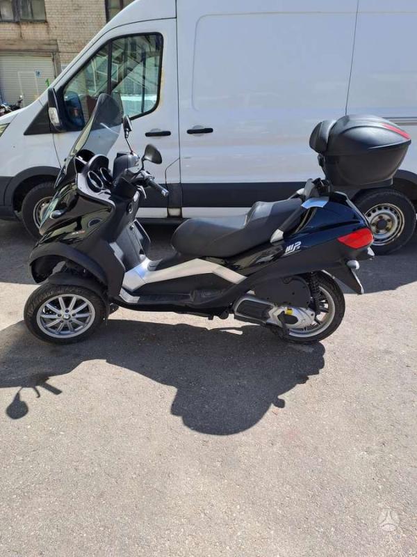 Piaggio MP3 2013 in Vilnius, with an engine capacity of 0.30 L and mileage of 25 thousand km for 2500 €, photo 3 on AUTOMOTO.COM.LV