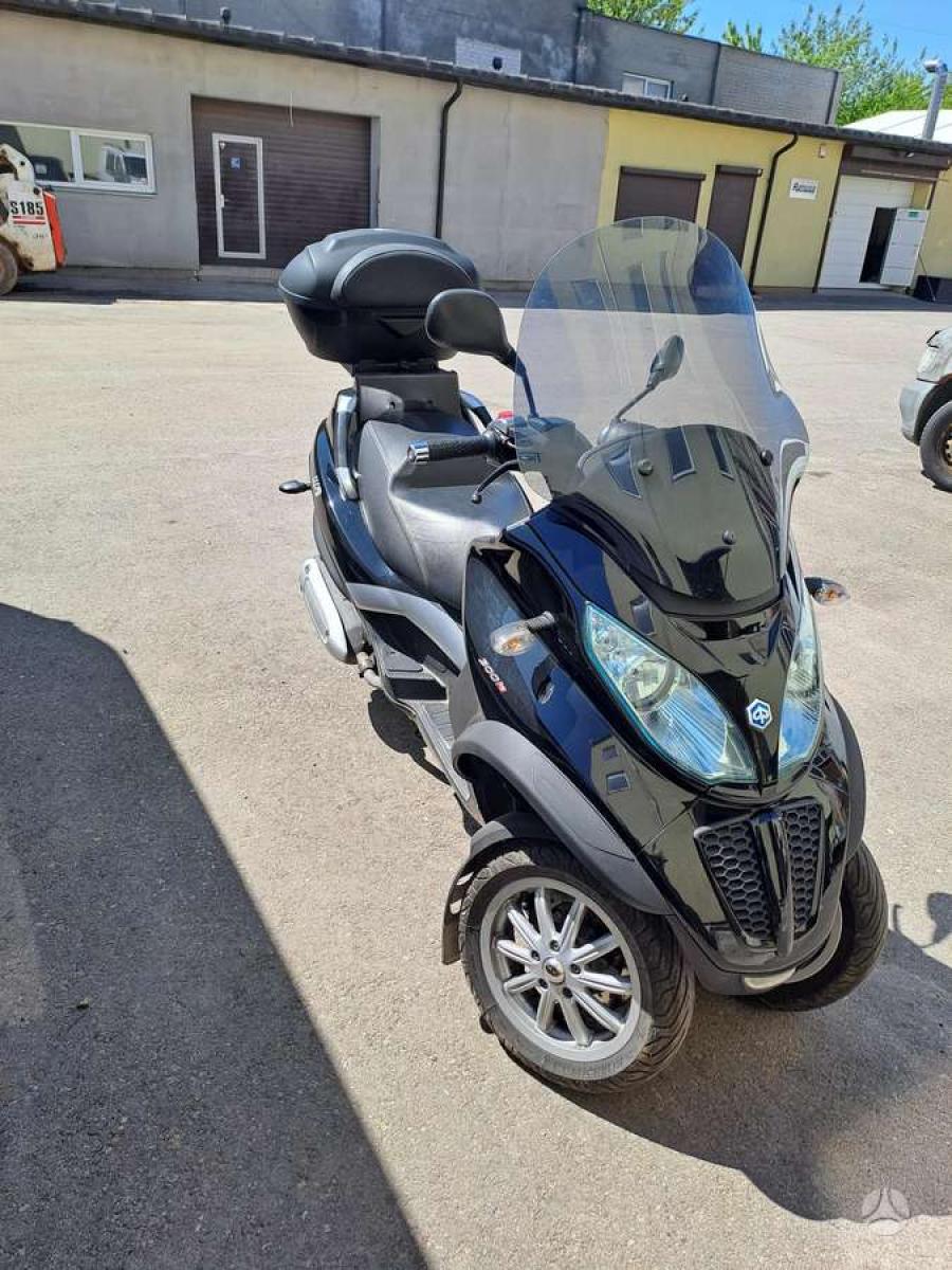 Piaggio MP3 2013 Viļņa, ar dzinēja tilpumu 0.30 L un nobraukumu 25 tūkst. km par 2500 €, foto 5 vietnē AUTOMOTO.COM.LV