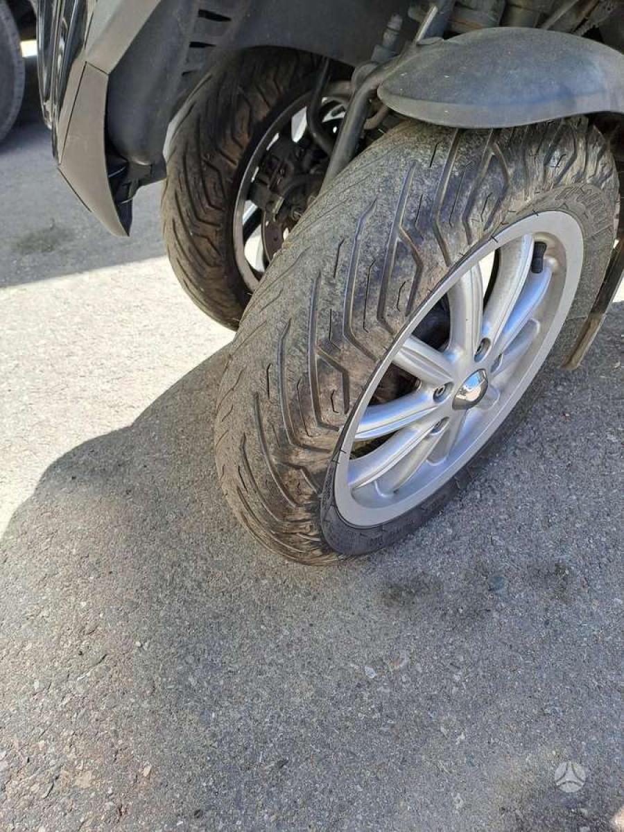 Piaggio MP3 2013 Viļņa, ar dzinēja tilpumu 0.30 L un nobraukumu 25 tūkst. km par 2500 €, foto 8 vietnē AUTOMOTO.COM.LV