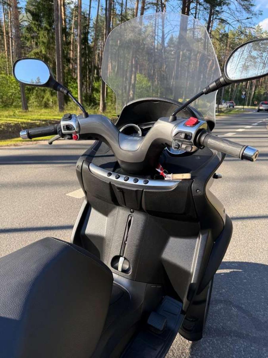 Piaggio MP3 2014 Viļņa, ar dzinēja tilpumu 0.50 L un nobraukumu 41 tūkst. km par 3700 €, foto 11 vietnē AUTOMOTO.COM.LV