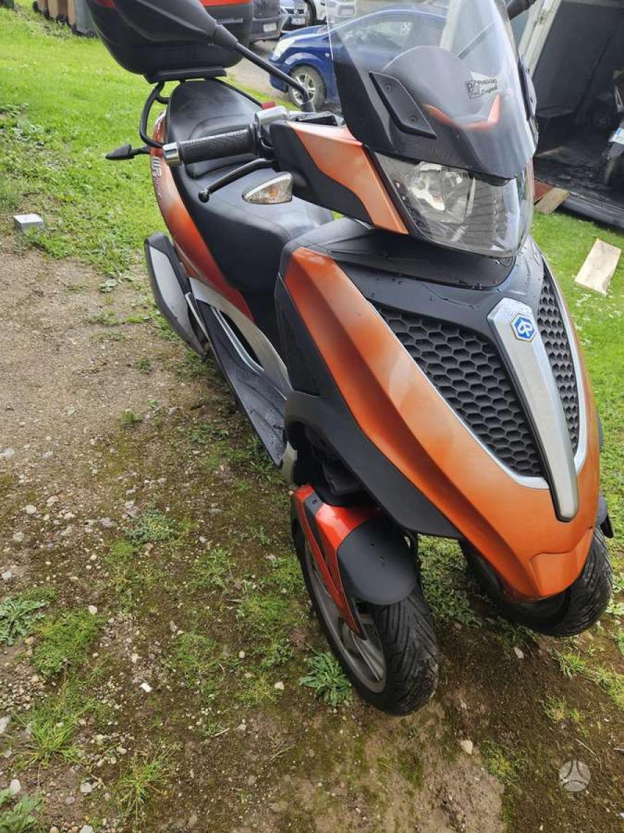 Piaggio MP3 2015 in Rokiskis, with an engine capacity of 0.30 L and mileage of 36 thousand km for 1550 €, photo 3 on AUTOMOTO.COM.LV