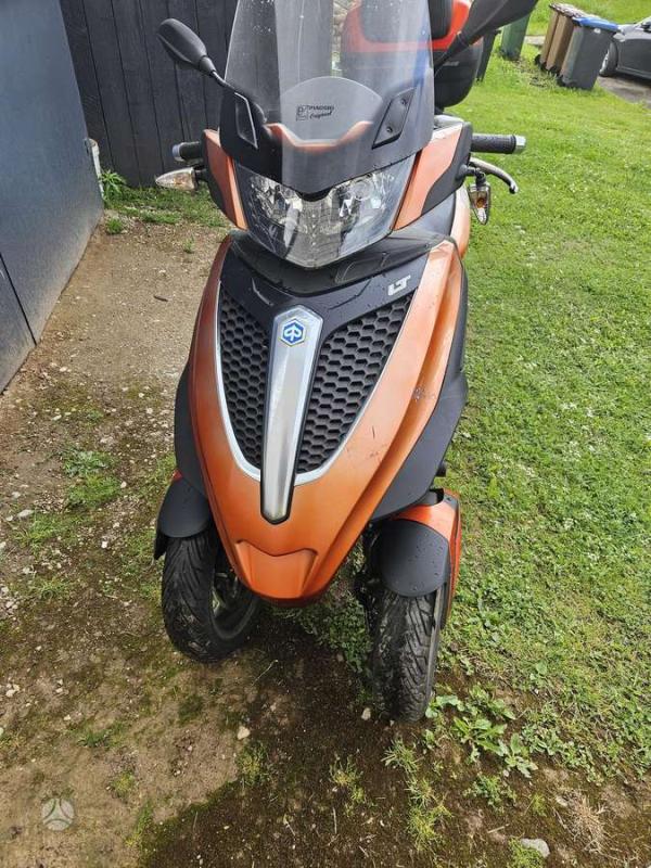 Piaggio MP3 2015 in Rokiskis, with an engine capacity of 0.30 L and mileage of 36 thousand km for 1550 €, photo 3 on AUTOMOTO.COM.LV