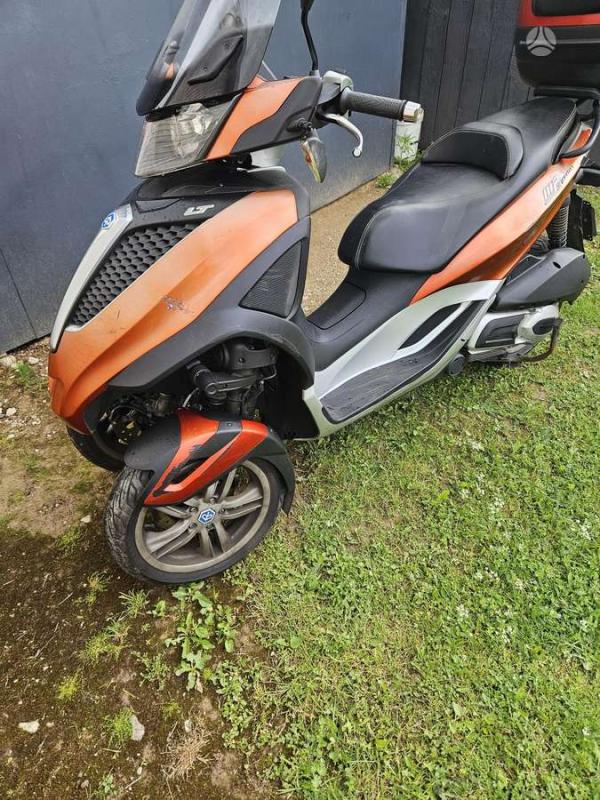 Piaggio MP3 2015 in Rokiskis, with an engine capacity of 0.30 L and mileage of 36 thousand km for 1550 €, photo 4 on AUTOMOTO.COM.LV