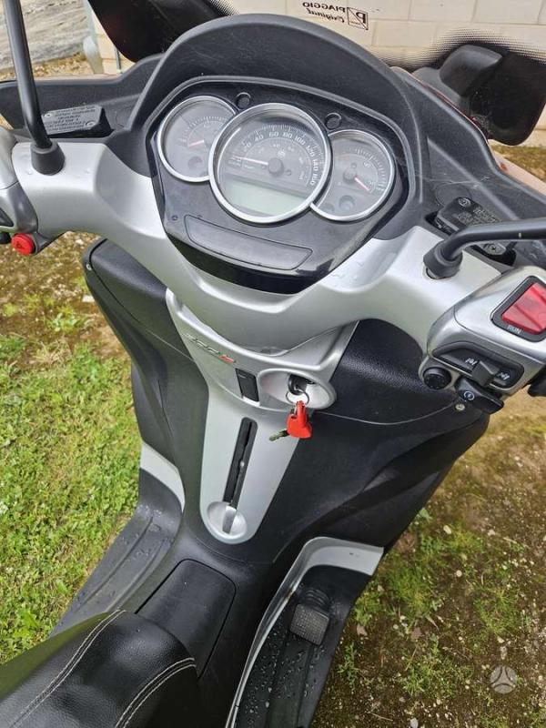 Piaggio MP3 2015 in Rokiskis, with an engine capacity of 0.30 L and mileage of 36 thousand km for 1550 €, photo 5 on AUTOMOTO.COM.LV