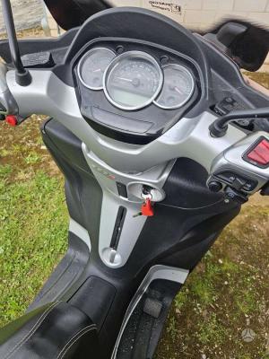 Piaggio MP3 2015 in Rokiskis, with an engine capacity of 0.30 L and mileage of 36 thousand km for 1550 €, photo 6 on AUTOMOTO.COM.LV
