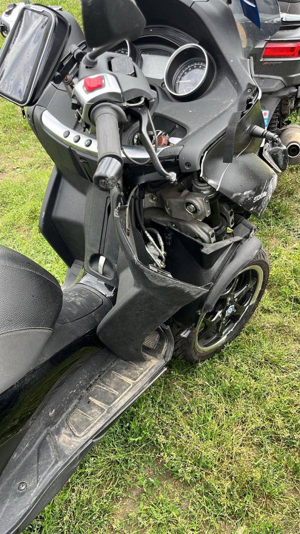 Piaggio MP3 2015 в Вильнюс, объемом двигателя 0.80 л и пробегом 40 тыс. км за 100 €, фото 4 на AUTOMOTO.COM.LV