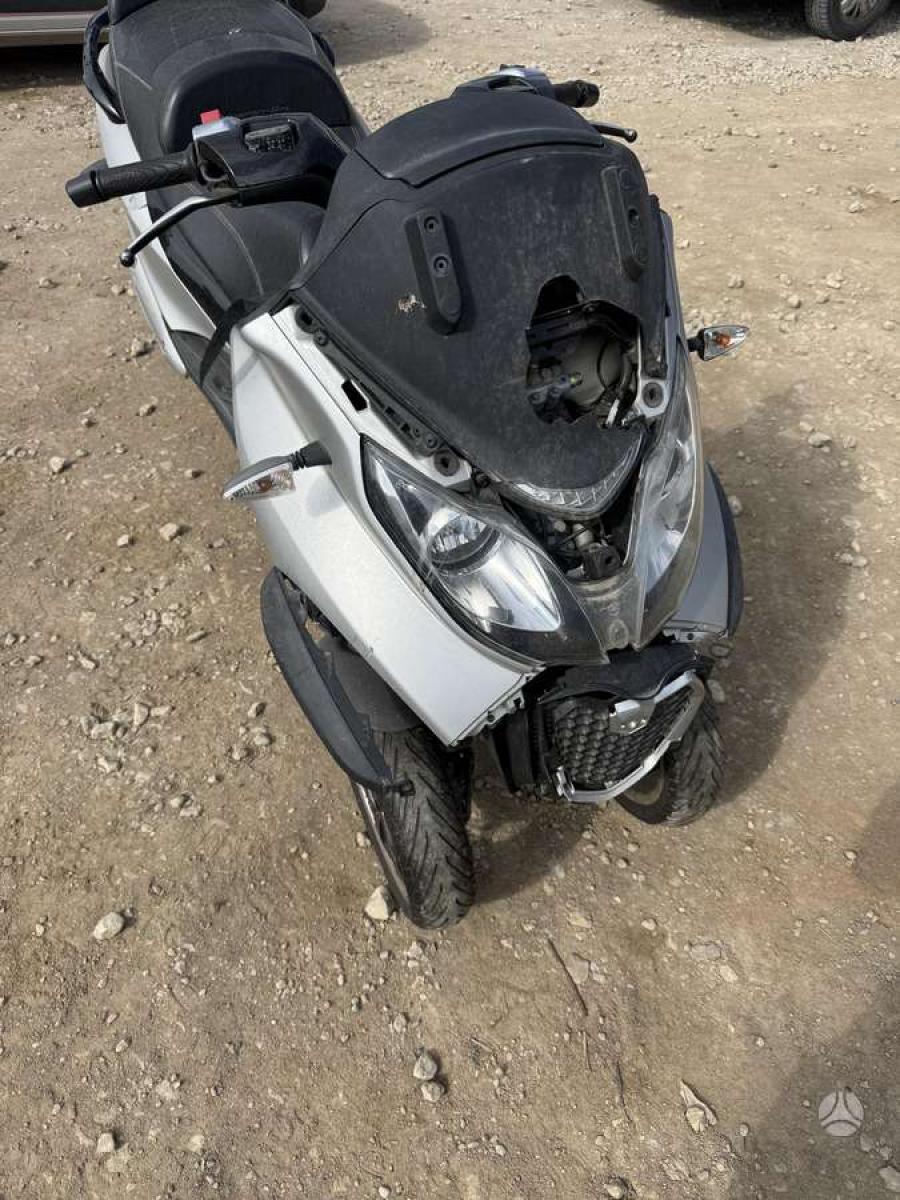Piaggio MP3 2015 in Taurage, with an engine capacity of 0.30 L and mileage of 10 thousand km for 1250 €, photo 1 on AUTOMOTO.COM.LV