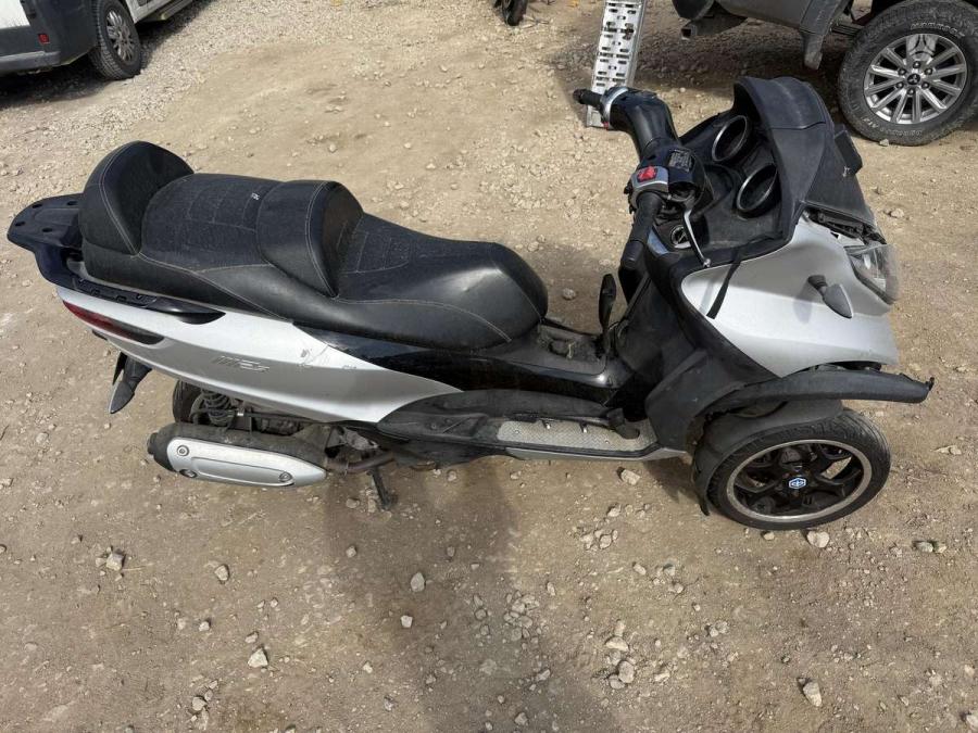 Piaggio MP3 2015 in Taurage, with an engine capacity of 0.30 L and mileage of 10 thousand km for 1250 €, photo 4 on AUTOMOTO.COM.LV