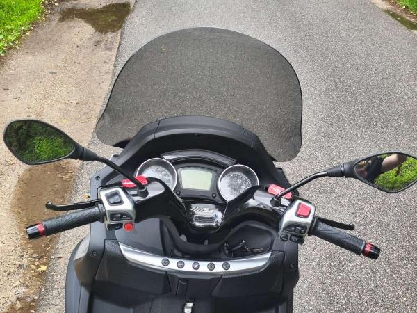 Piaggio MP3 2015 в Вильнюс на AUTOMOTO.COM.LV Piaggio MP3 2015 в Вильнюс, объемом двигателя 0.50 л и пробегом 26 тыс. км за 3950 €, фото 10 на AUTOMOTO.COM.LV