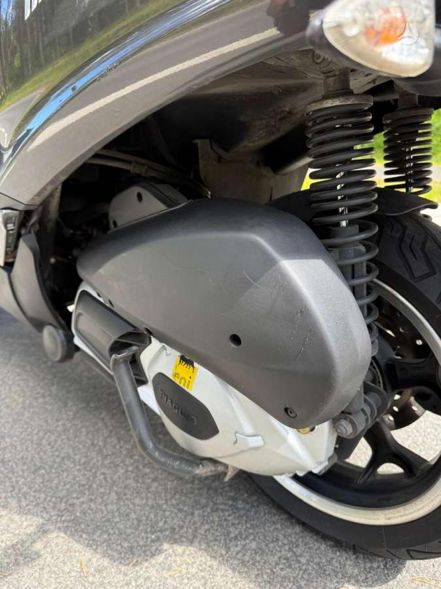 Piaggio MP3 2016 in Vilnius, with an engine capacity of 0.30 L and mileage of 39 thousand km for 2450 €, photo 9 on AUTOMOTO.COM.LV