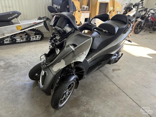 Piaggio MP3 2017 Kelmė, ar dzinēja tilpumu 0.50 L un nobraukumu 12 tūkst. km par 1130 €, foto 8 vietnē AUTOMOTO.COM.LV