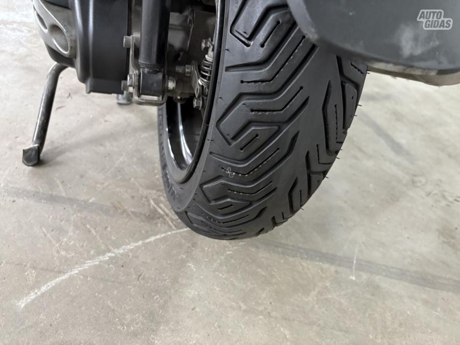 Piaggio MP3 2017 Kelmė, ar dzinēja tilpumu 0.50 L un nobraukumu 0 tūkst. km par 1330 €, foto 12 vietnē AUTOMOTO.COM.LV