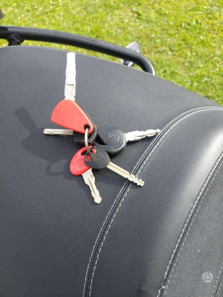 Piaggio MP3 2020 Kelmė, ar dzinēja tilpumu 0.30 L un nobraukumu 19 tūkst. km par 3050 €, foto 11 vietnē AUTOMOTO.COM.LV