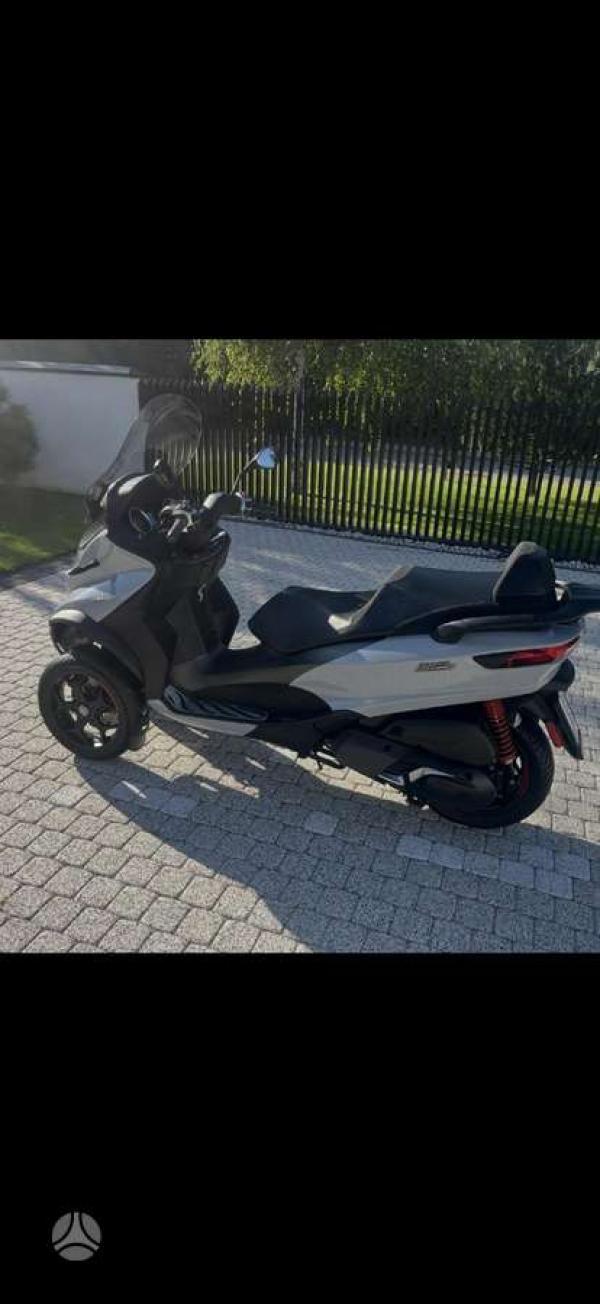 Piaggio MP3 2021 Viļņa, ar dzinēja tilpumu 0.40 L un nobraukumu 8 tūkst. km par 3700 €, foto 2 vietnē AUTOMOTO.COM.LV
