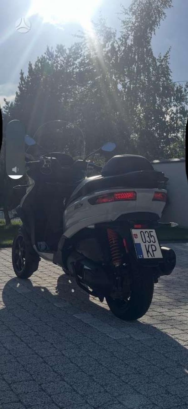 Piaggio MP3 2021 Viļņa, ar dzinēja tilpumu 0.40 L un nobraukumu 8 tūkst. km par 3700 €, foto 3 vietnē AUTOMOTO.COM.LV