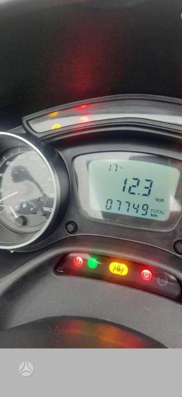 Piaggio MP3 2021 Viļņa, ar dzinēja tilpumu 0.40 L un nobraukumu 8 tūkst. km par 3700 €, foto 4 vietnē AUTOMOTO.COM.LV