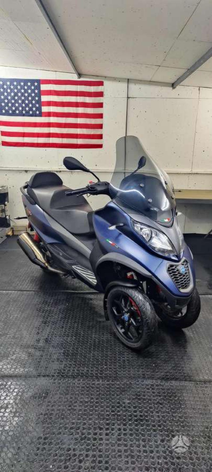 Piaggio MP3 2021 Tauragė, ar dzinēja tilpumu 0.50 L un nobraukumu 5 tūkst. km par 4400 €, foto 1 vietnē AUTOMOTO.COM.LV