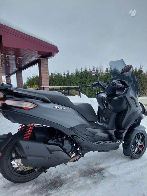 Piaggio MP3 2025 Kelmė, ar dzinēja tilpumu 0.40 L un nobraukumu 2 tūkst. km par 7050 €, foto 3 vietnē AUTOMOTO.COM.LV