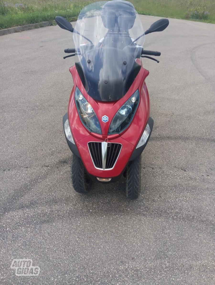 Red Piaggio MP3 2014 in Jurbarkas, with an engine capacity of 0.50 L and mileage of 27 thousand km for 3900 €, photo 6 on AUTOMOTO.COM.LV