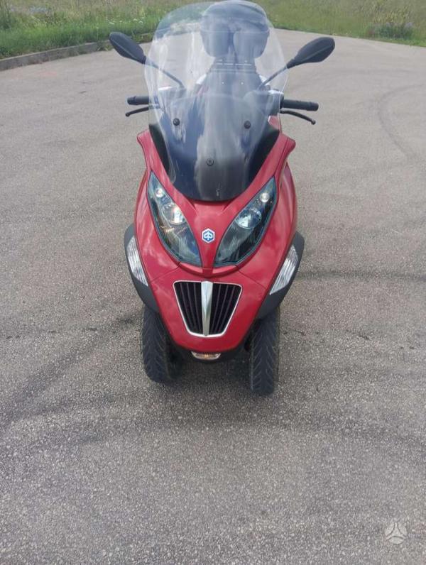 Red Piaggio MP3 2014 in Kaunas, with an engine capacity of 0.50 L and mileage of 27 thousand km for 3800 €, photo 5 on AUTOMOTO.COM.LV