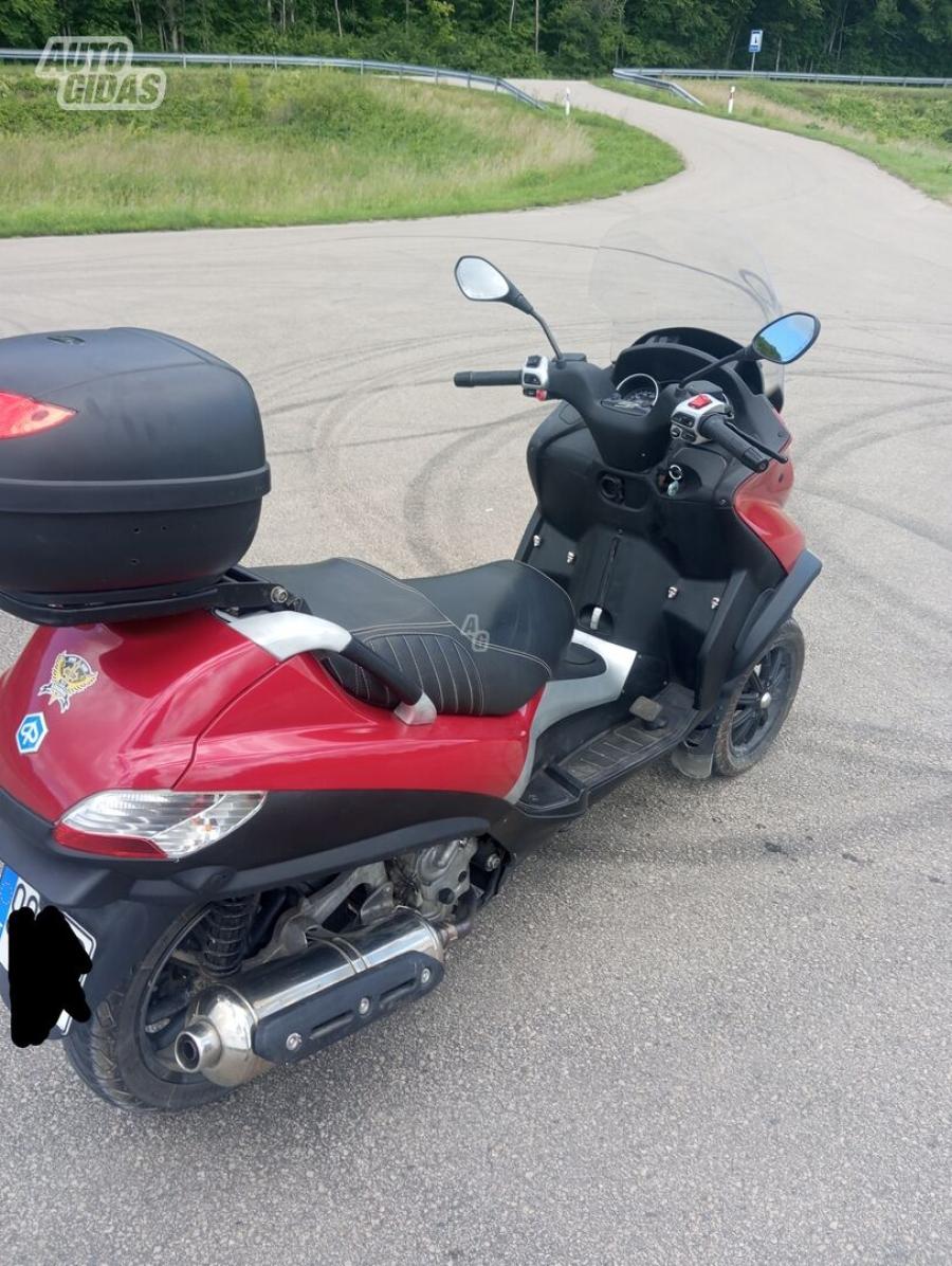 Red Piaggio MP3 2014 in Jurbarkas, with an engine capacity of 0.50 L and mileage of 27 thousand km for 3800 €, photo 3 on AUTOMOTO.COM.LV