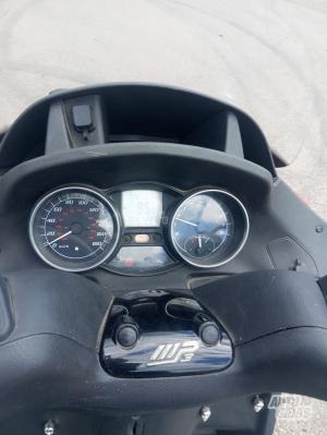 Red Piaggio MP3 2014 in Jurbarkas, with an engine capacity of 0.50 L and mileage of 27 thousand km for 3800 €, photo 4 on AUTOMOTO.COM.LV